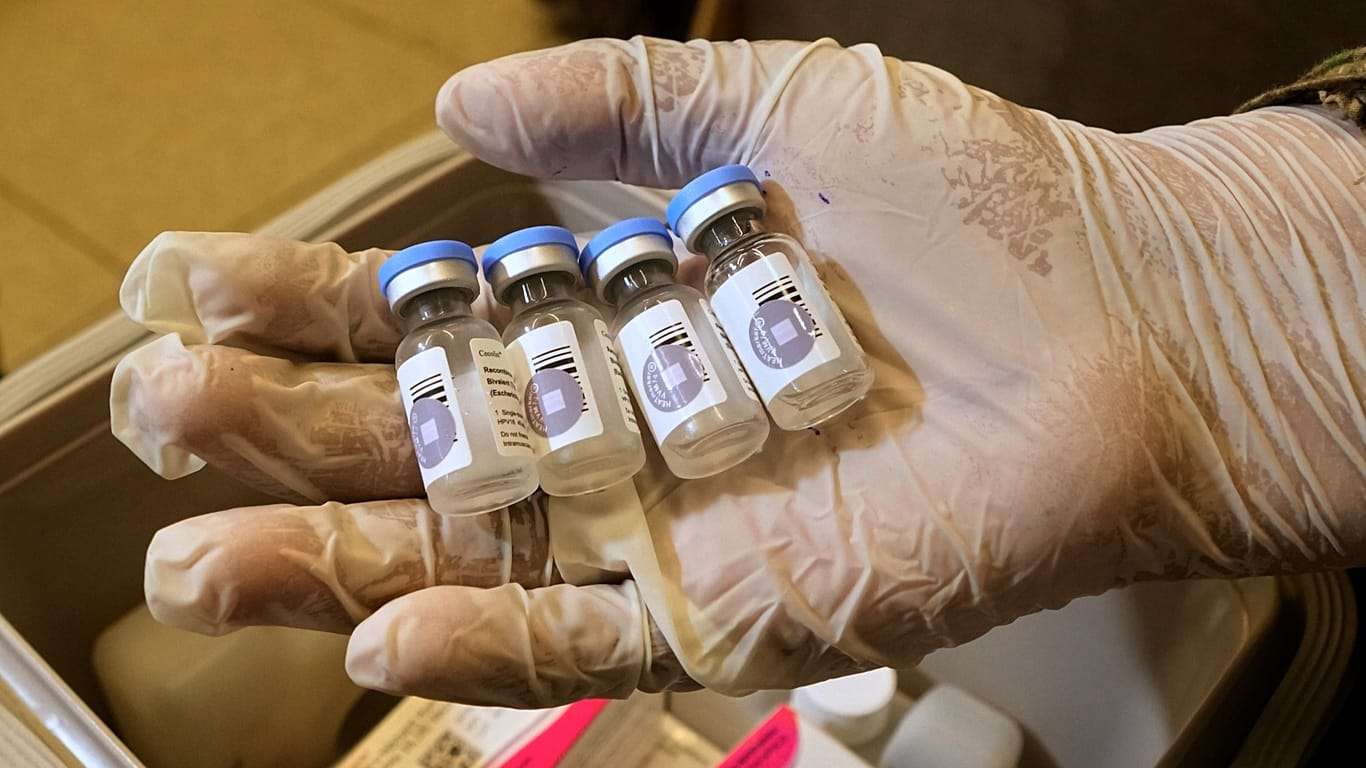 Araştırma: HPV aşısı rahim ağzı kanserini büyük ölçüde önlüyor, yan ...